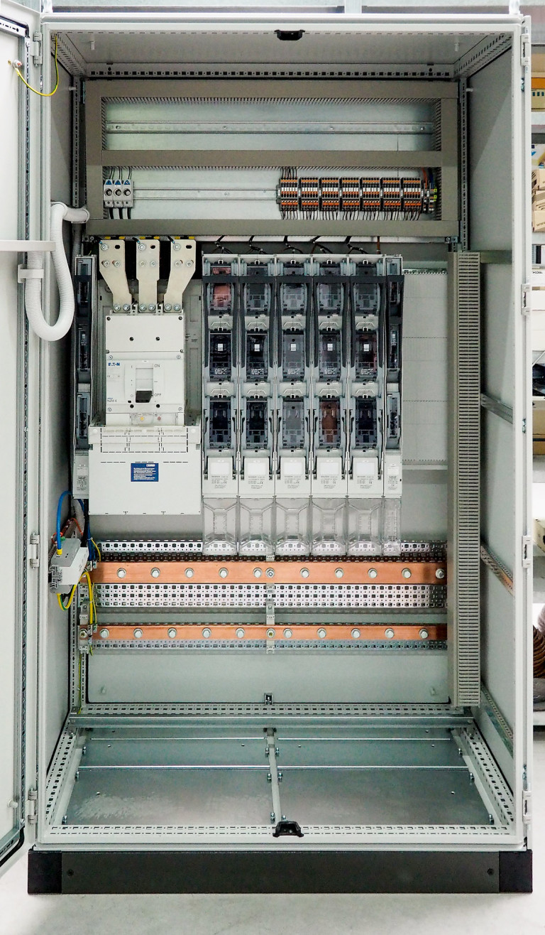 NSHV mit Rittal Ri4Power 185mm - Kesselhut Schaltanlagen GmbH & Co. KG